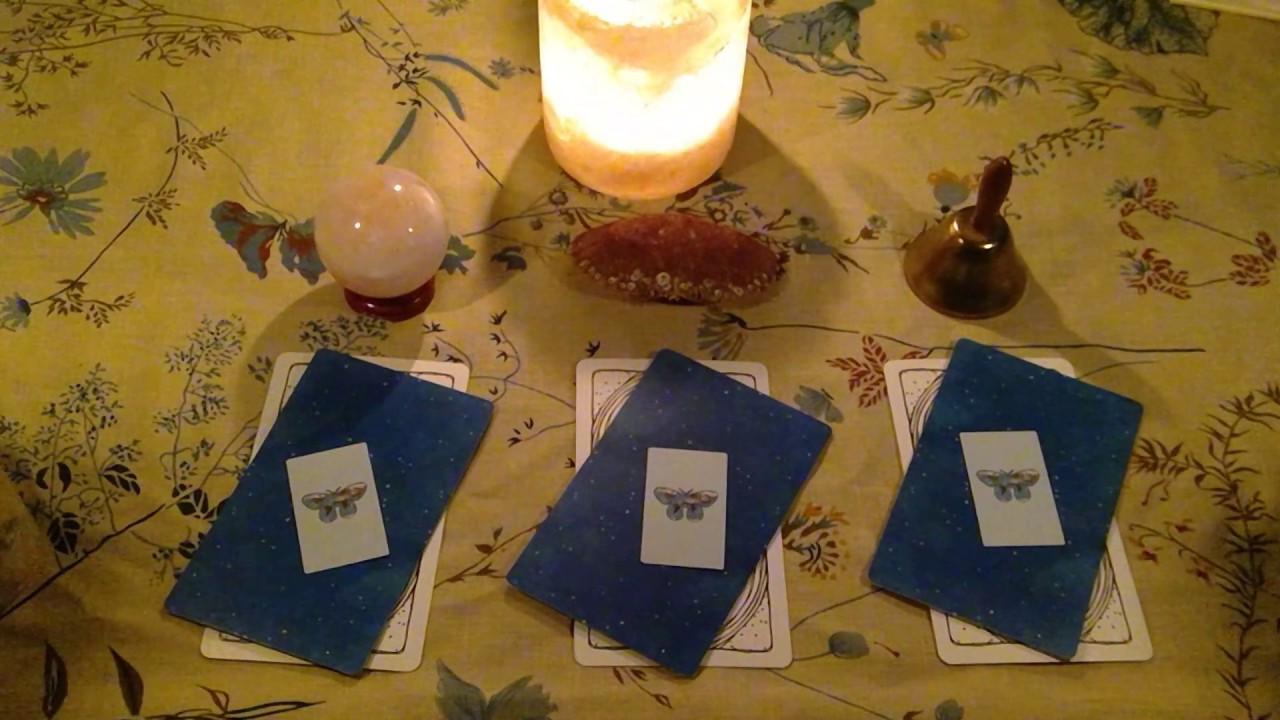 Capricorn Full Moon Pick-a-Pile Readings - YouTube