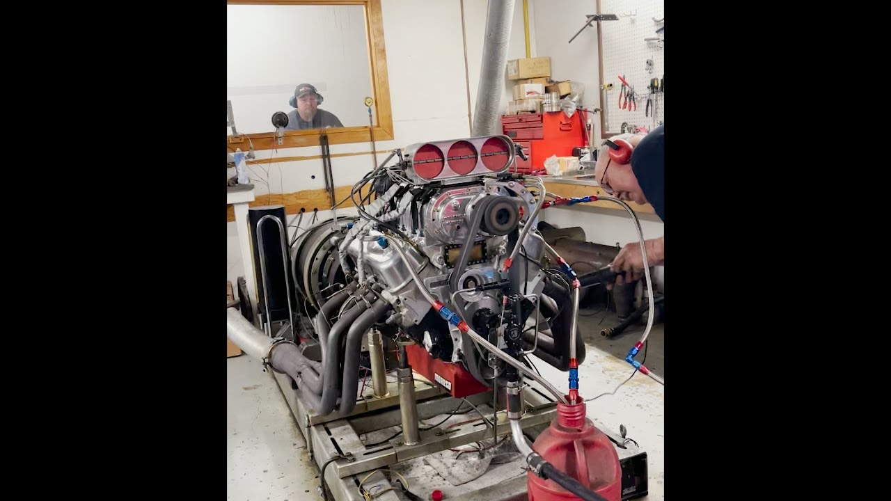 Blown Big Block Chevy on Alcohol dyno pull - YouTube
