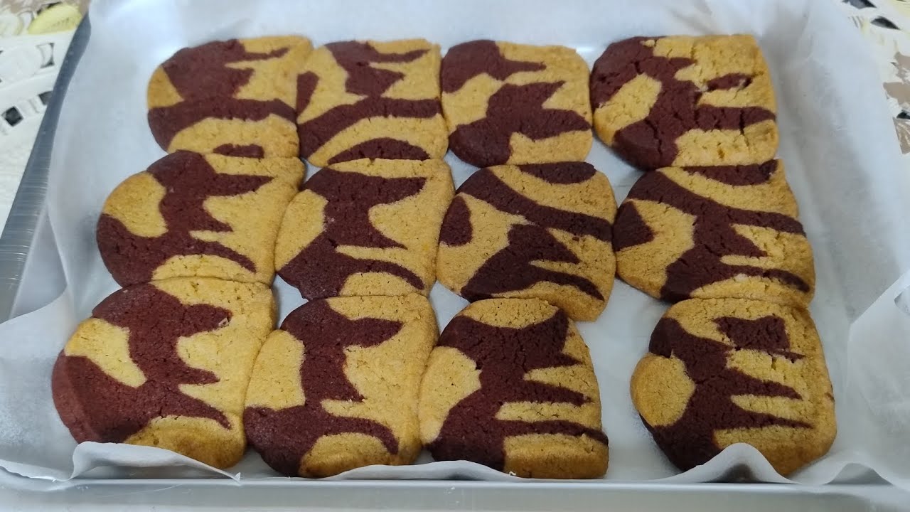 unique red pattern cookies ️ these will melt in your mouth - YouTube