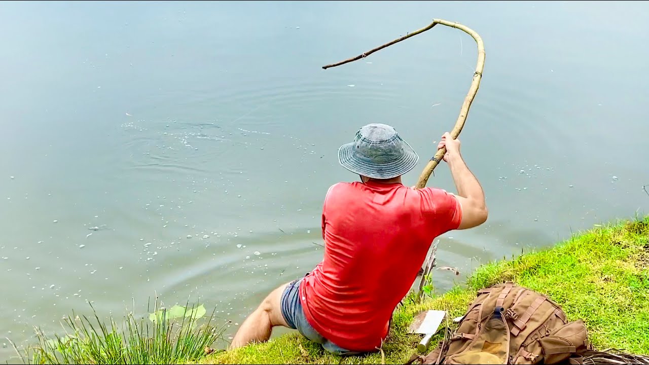 BIG ROD BIG FISH. Primitive Fishing Skills in the Jungle. Catch Fish At ...