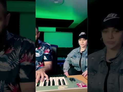 Jasmina Sulollari  - Shum her tluta      (cover live ) Hk studio