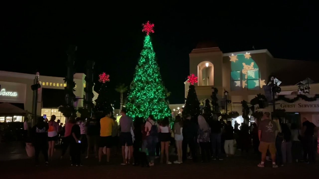 Wiregrass Mall - Dancing Christmas 🎄 Lights - December 29th, 2021 - YouTube