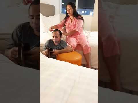 Mama mesra sama papa sisirin rambut sampai botak