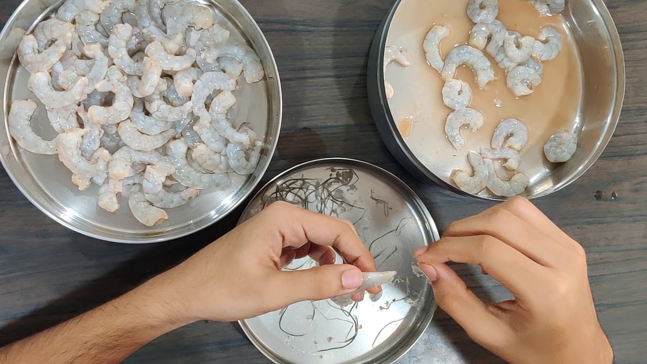 Deveining Prawns || How to devein (remove the gut from) prawns easily ...