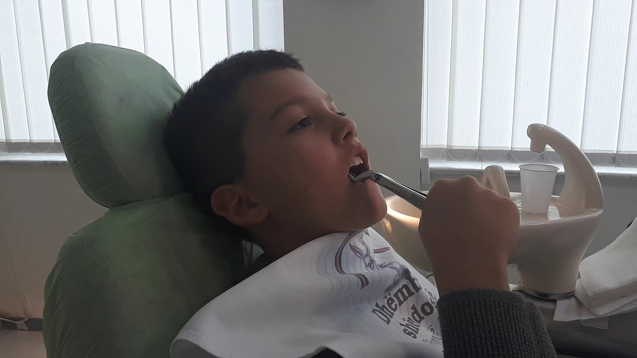 Milk teeth extraction by Joni and his Friends at the dentist office ...