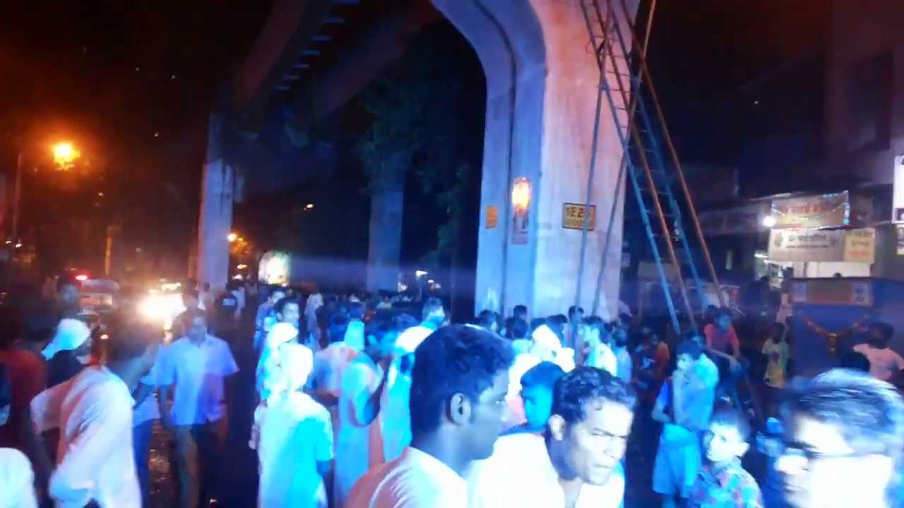 Bhoiwada Cha Maharaja Parel Bhoiwada 2013 .. Rocking DJ with LED lazer ...
