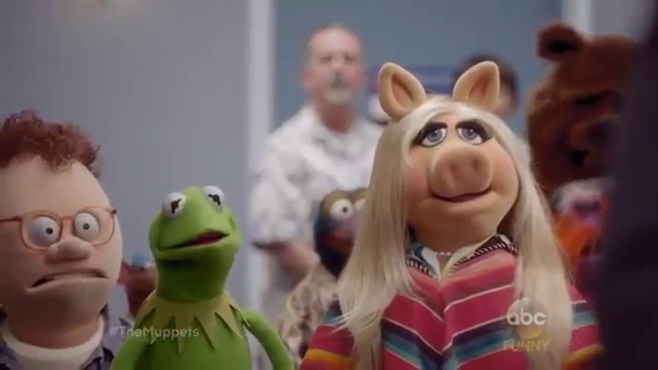 The Muppets 1x11 Promo Swine Song HD - YouTube