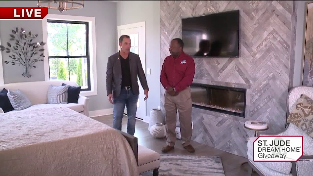 Kenny checks out the 2019 St Jude Dream Home - YouTube