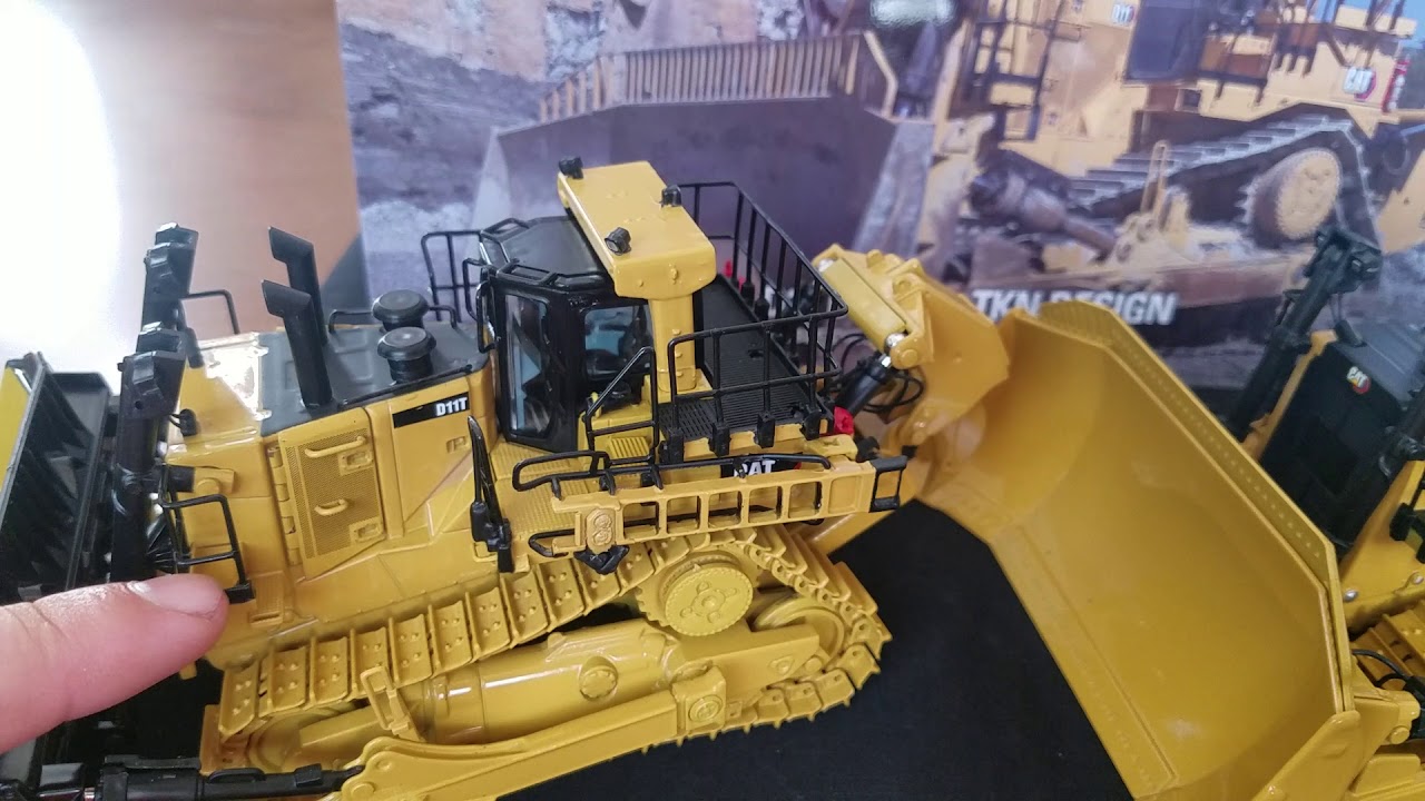 Diecast masters d11hex vs d11t comparison - YouTube