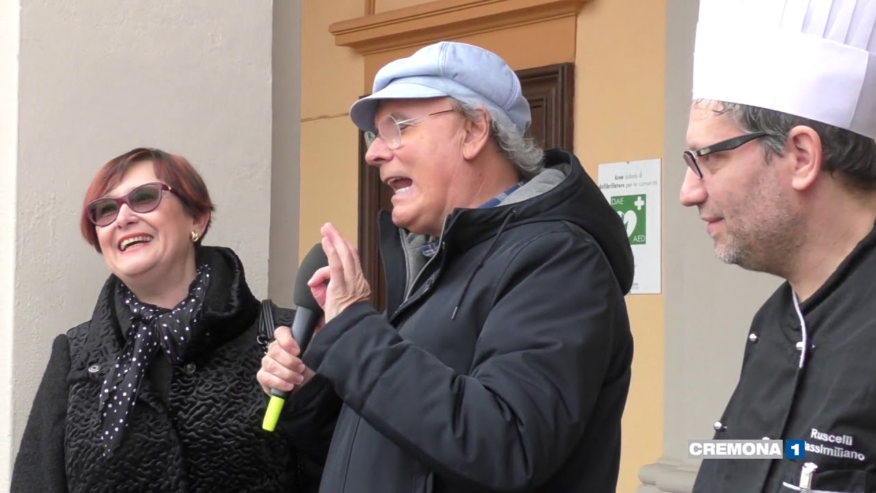 Luca Sardella alla festa del Pipen - YouTube