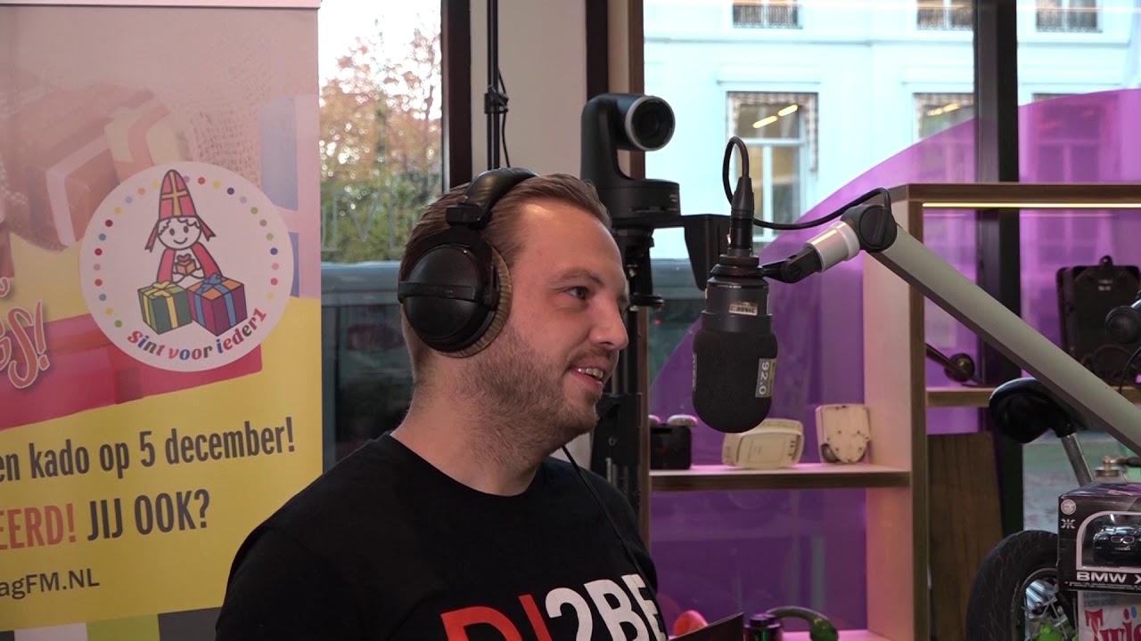 Sintvoorieder1: DJ Dominique Base geeft DJ-cursus cadeau! - YouTube
