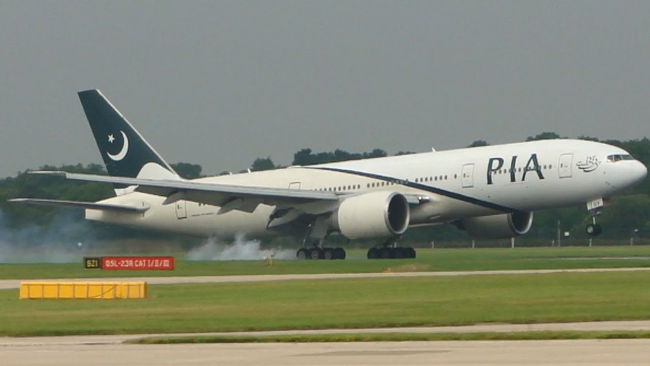 PIA Boeing 777 landing | Manchester Airport - YouTube