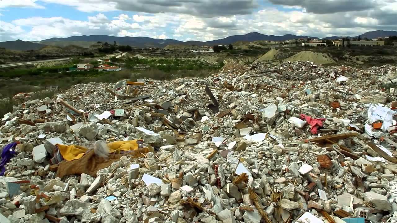 Qué es y cómo funciona un vertedero #unyacimientoenlabasura - YouTube