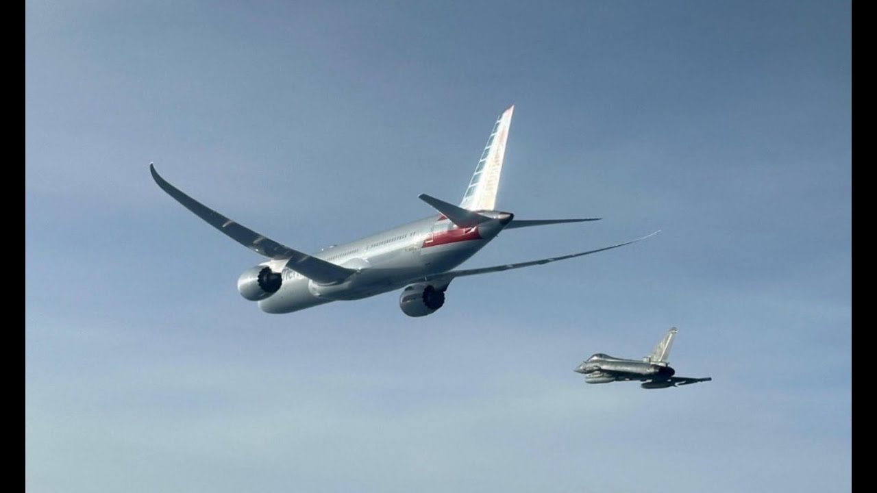 American Airlines 292 Intercept • Italian Air Force Eurofighter View ...