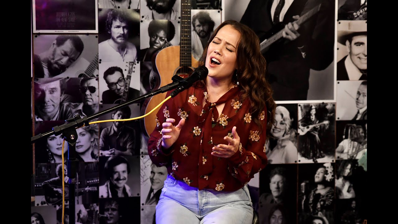 Jesse Spradlin "Can't Help But Love You" In The Music Room Single 2022 ...