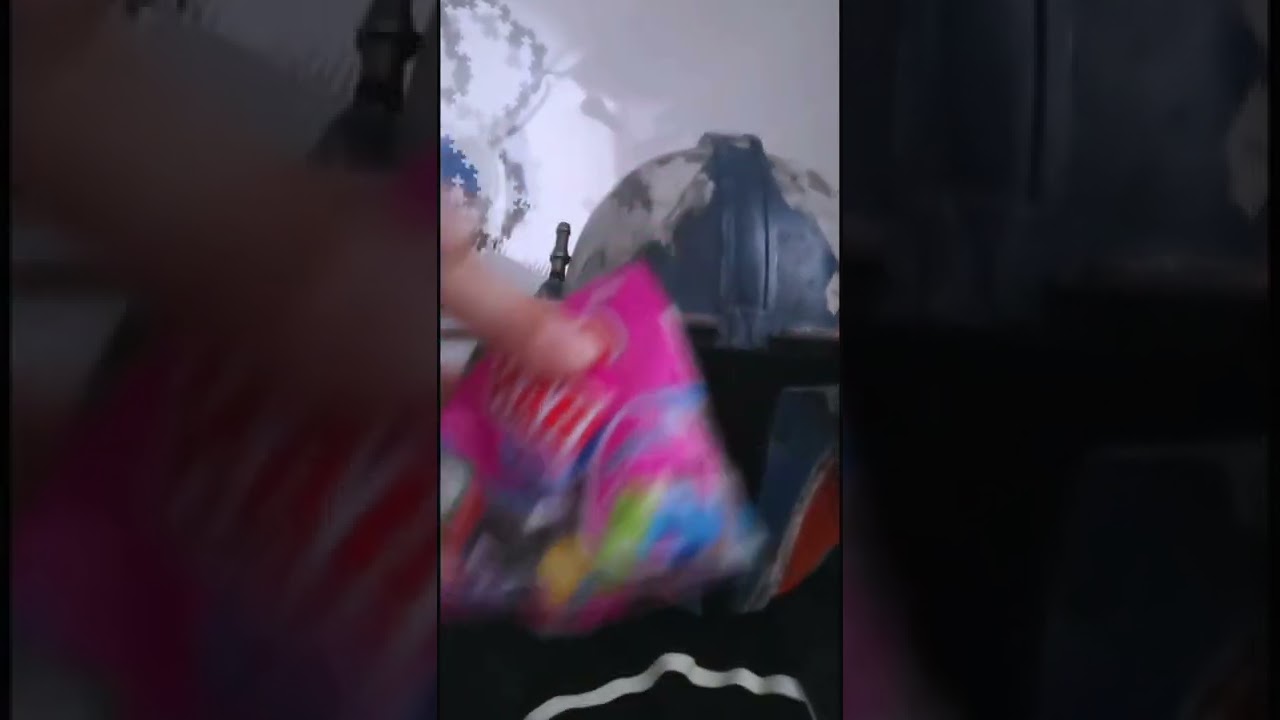 On m'a donné des dragibus, mais cette fois... - YouTube