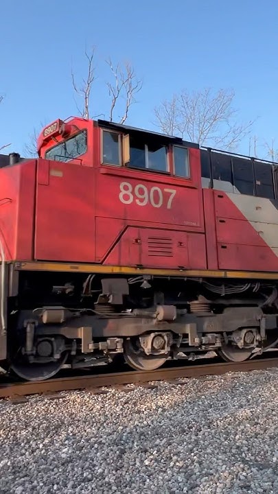 CN 8907 leads U703 with an awesome crew in Plum, PA - YouTube