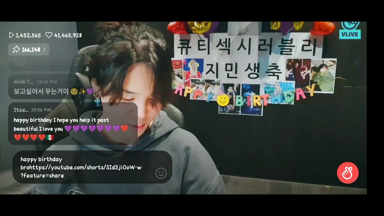 JIMIN showing his precious cake in vlive 💜😭 - YouTube