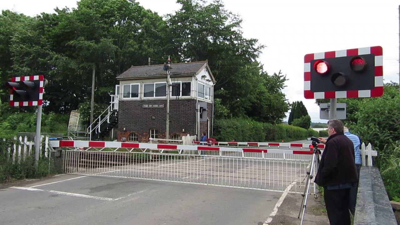 Tram Inn Level Crossing 16/06/2018 (1, Steam) - YouTube