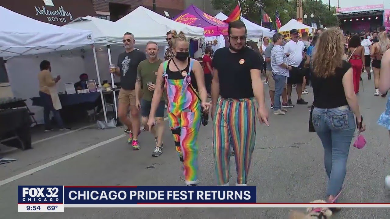 Happy crowds return to Chicago Pride Fest - YouTube