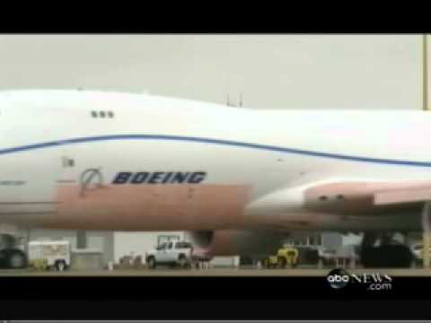 Boeing 747-8 Take a Bath - YouTube