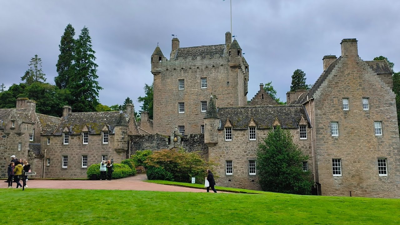 Inside 569yrs old Cawdor Castle in Scotland. - YouTube