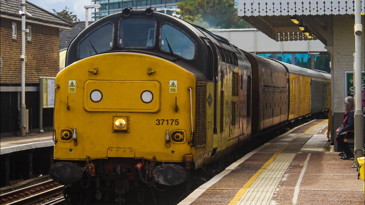Colas Rail Class 37 (37175) Passing South Acton [SAT] [HORN!] 15/10 ...
