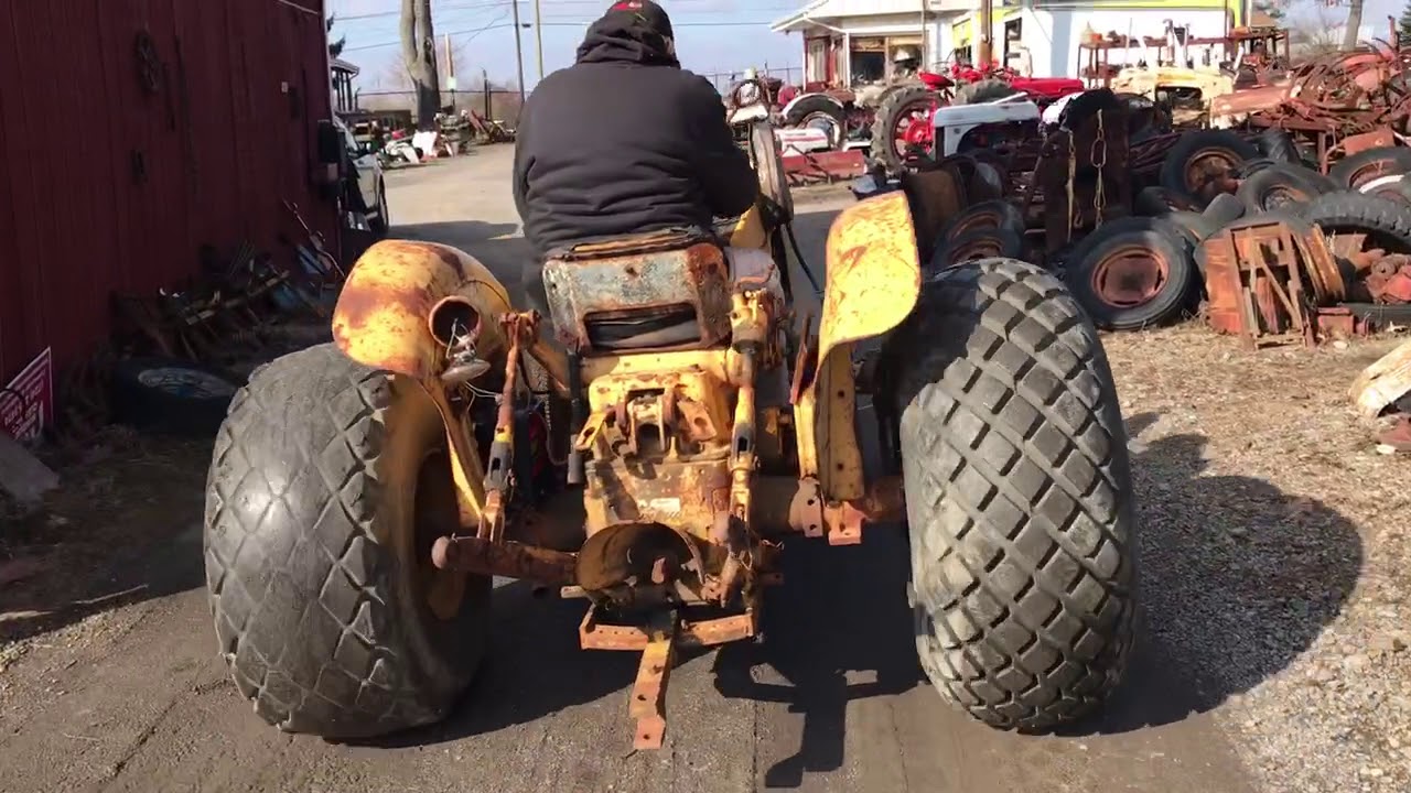 International 2424 tractor, runs - YouTube