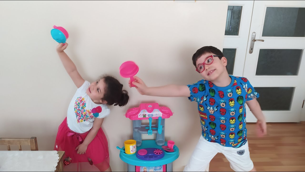 Ece & Ege Pretend Play with Kitchen Toy Set - fun Kids video - YouTube