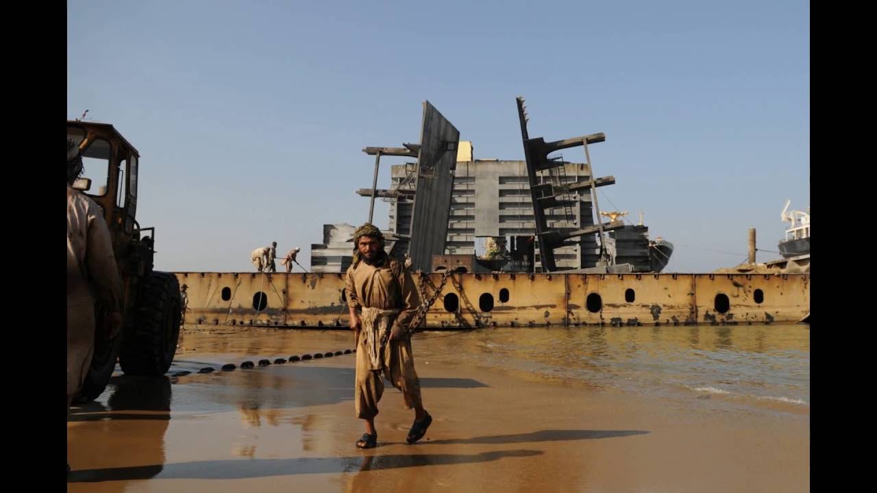 Ship Breaking Yard of Gadani, Pakistan - YouTube