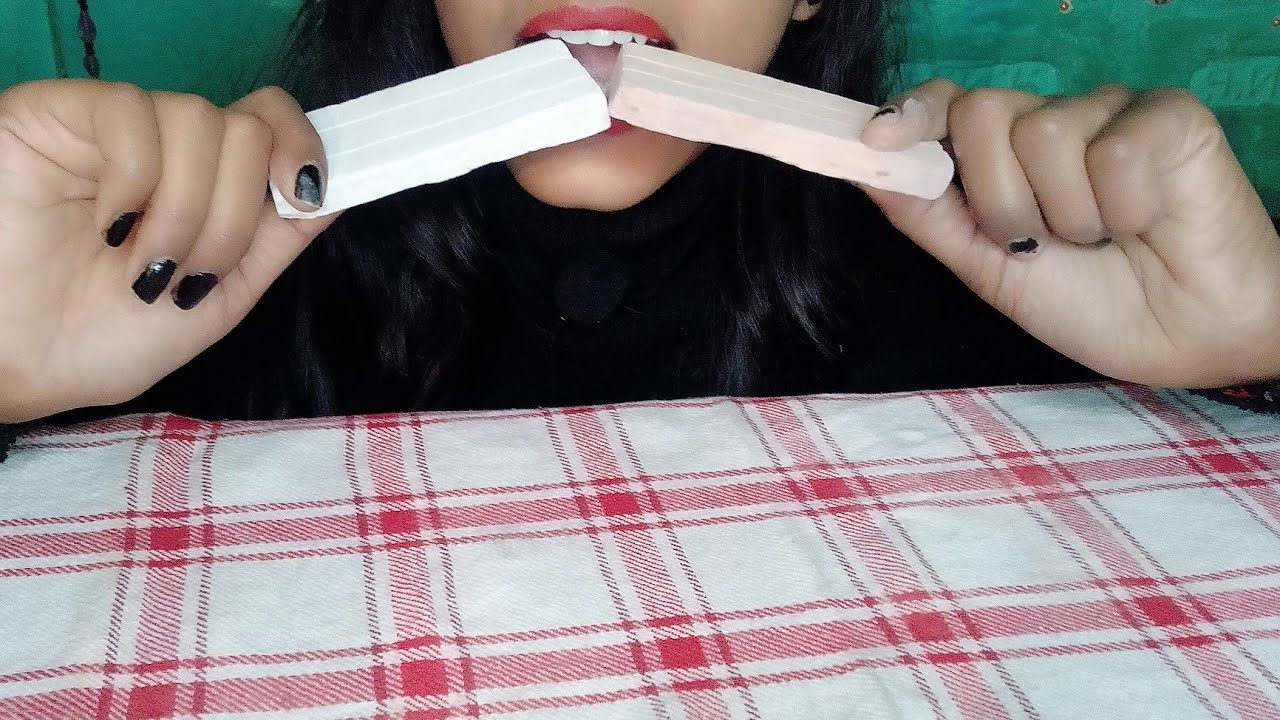 {{ASMR}} Slate pencil and kitkatt bar crunch video - YouTube