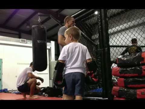 Maximus training to fight Manny Pacquiao