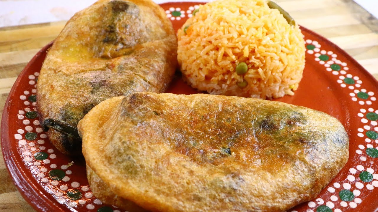 Chiles Rellenos Mexicanos Con Arroz Y Frijoles