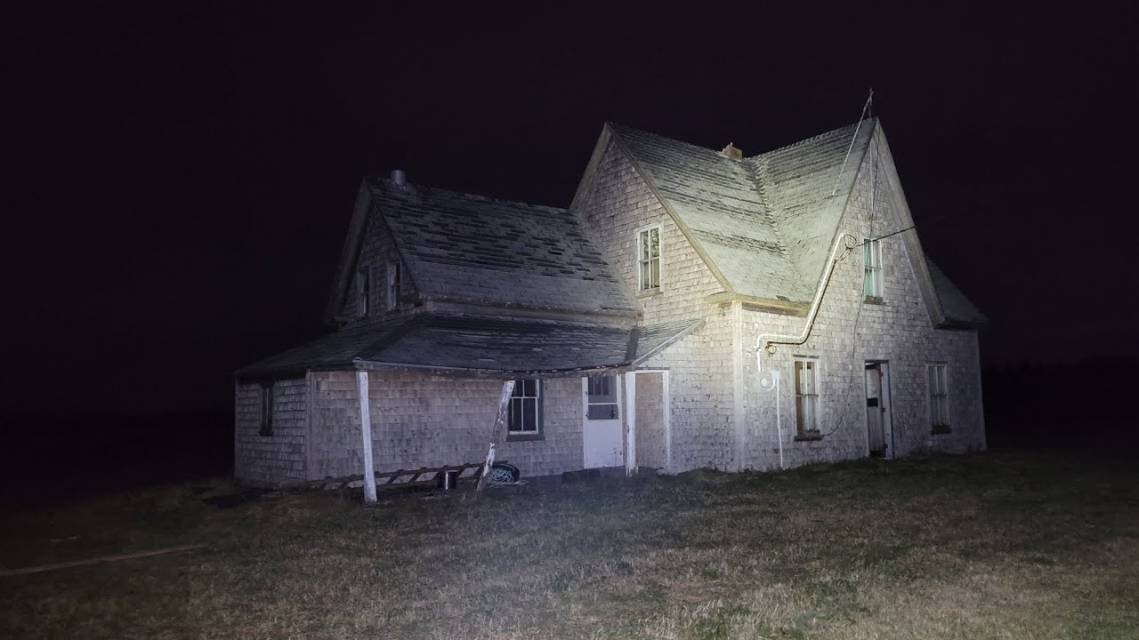 Abandoned house alone at night - YouTube