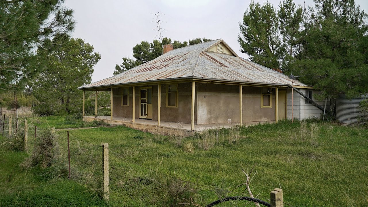 1920`s farm cottage still livable with stuff left behind/Sheds/Old ...