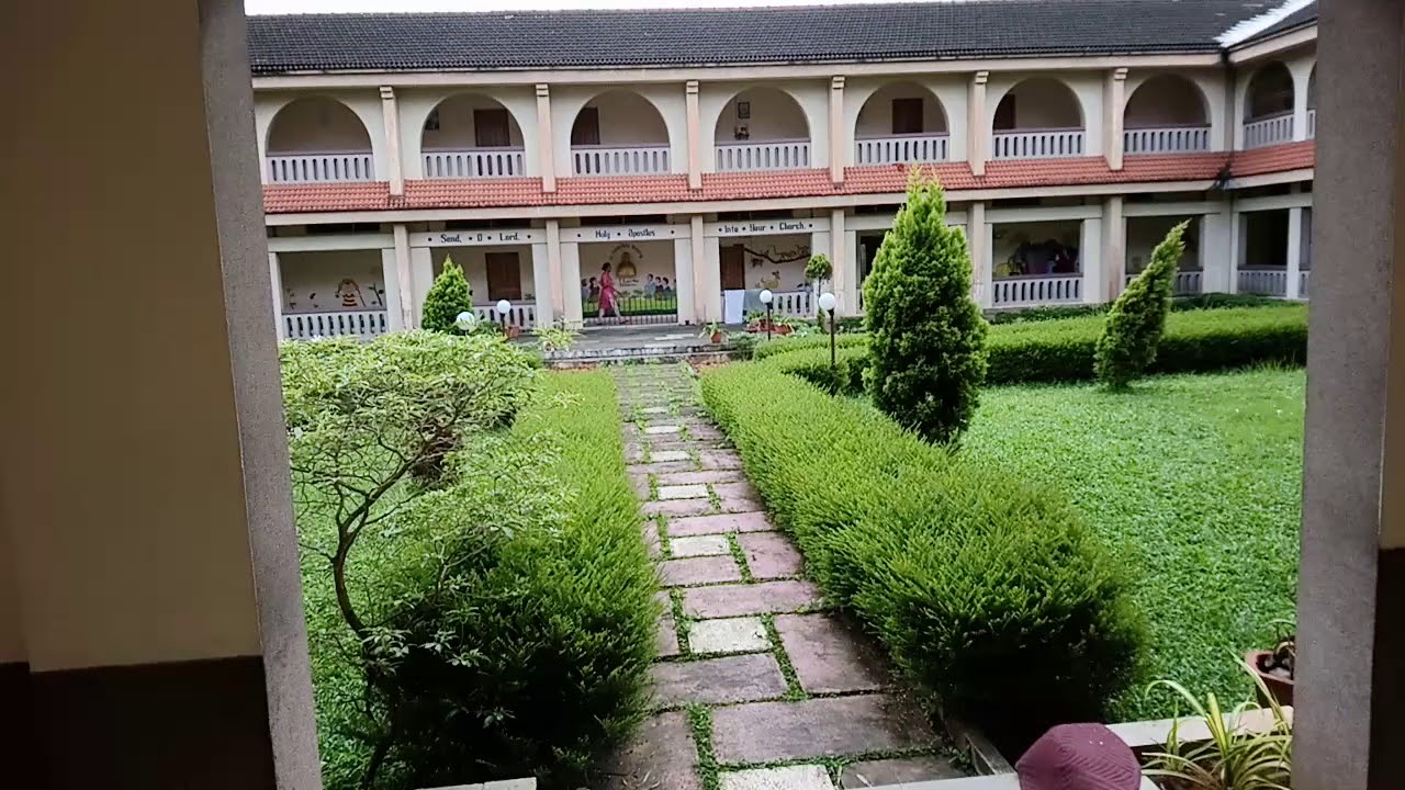 Flood relief camp at vennala camp Fr Hannibal school - YouTube