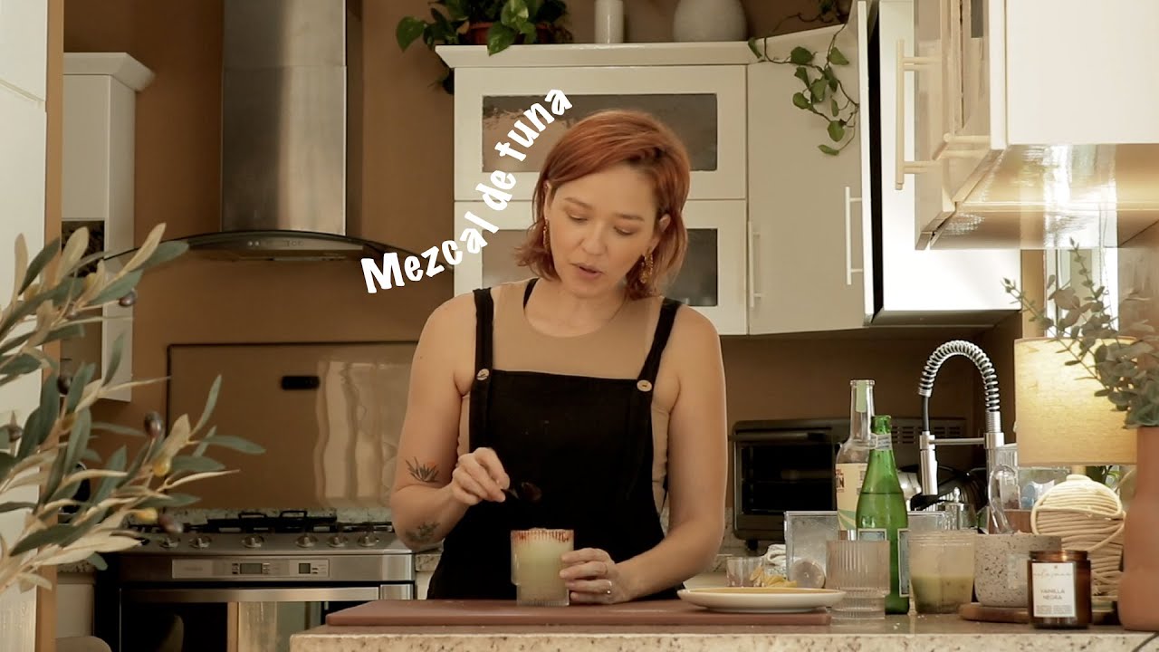 SUMMER DRINK - mezcal de tuna con Iliana Loza - YouTube