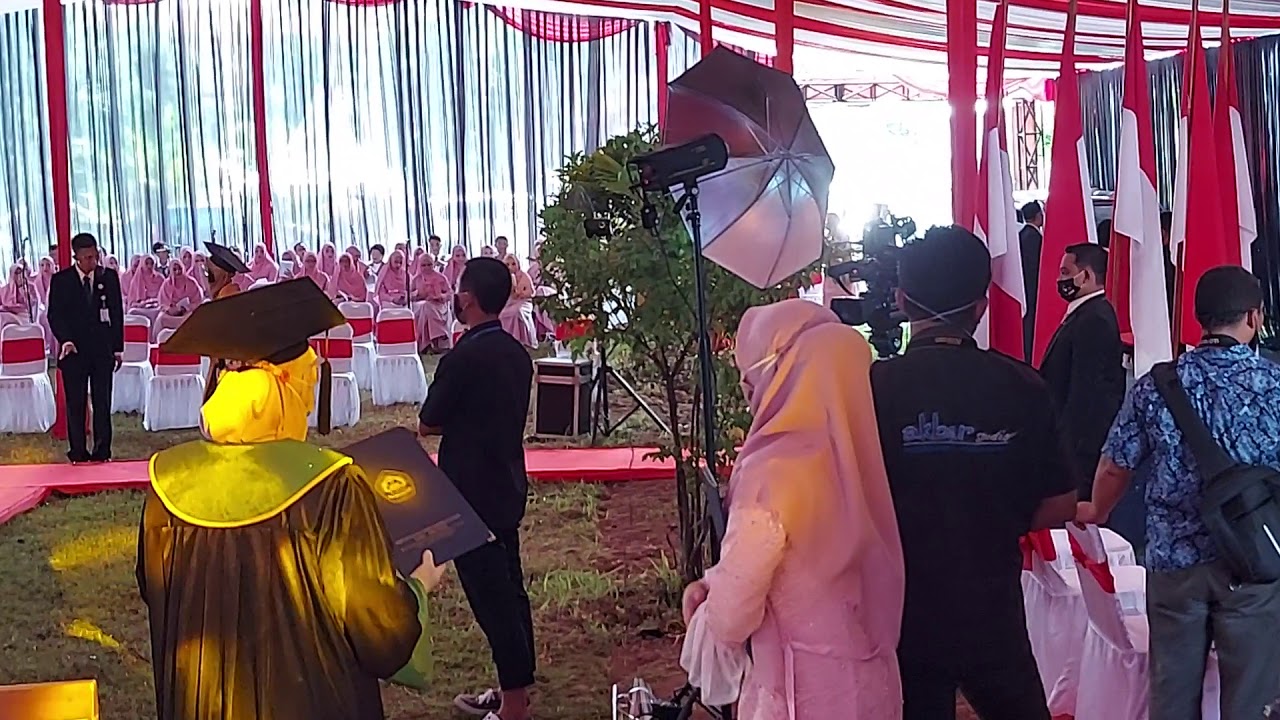 Wisuda Drive Thru IAID Darussalam Ciamis - YouTube