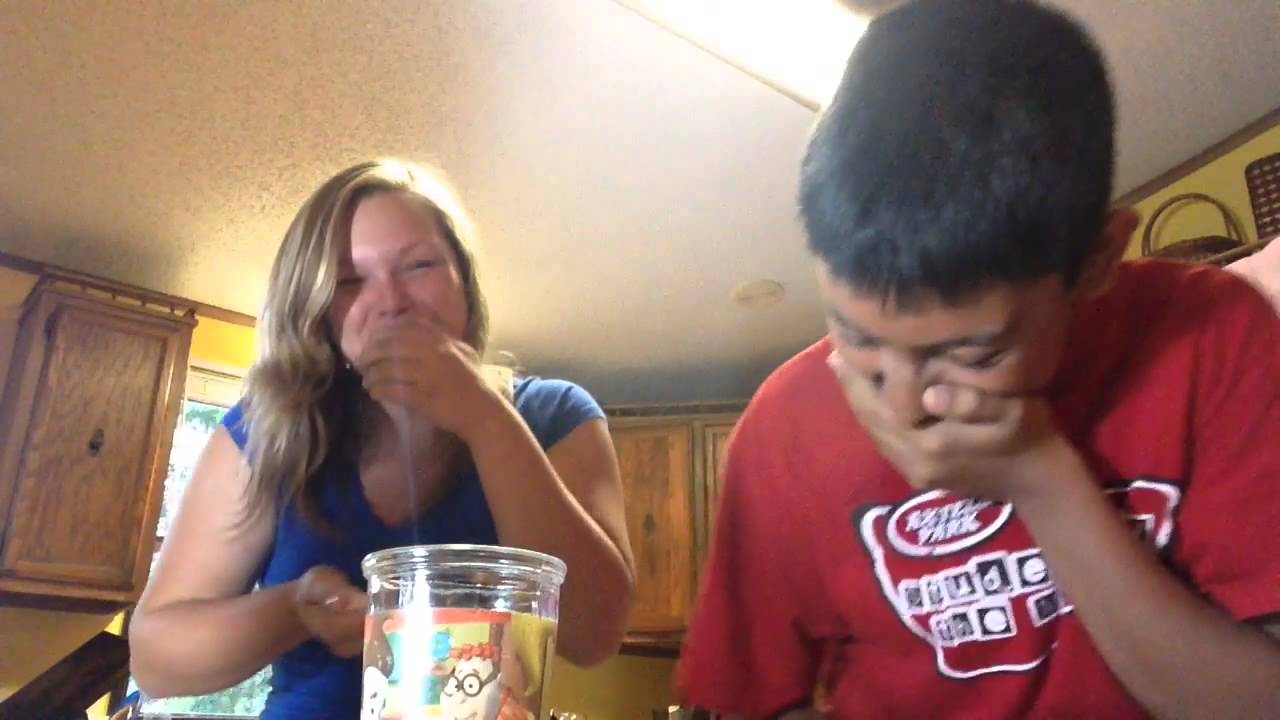 Baking soda and Vinegar challenge - YouTube