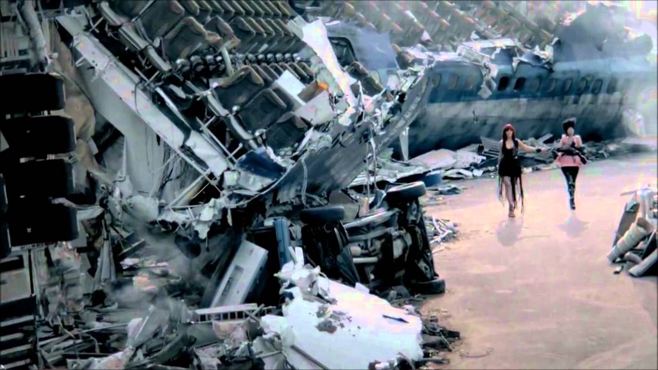 Nicki Minaj FT. Rihanna - Fly - Official Music Video - YouTube