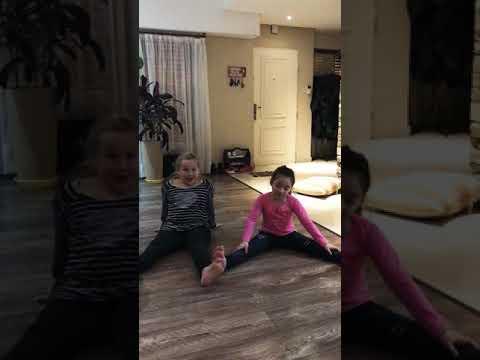 Yoga con Luba y Mía - YouTube