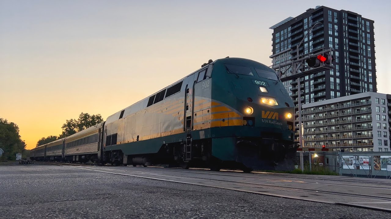 VIA RENAISSANCE P42! VIA 78 comes into London with VIA 902 - YouTube