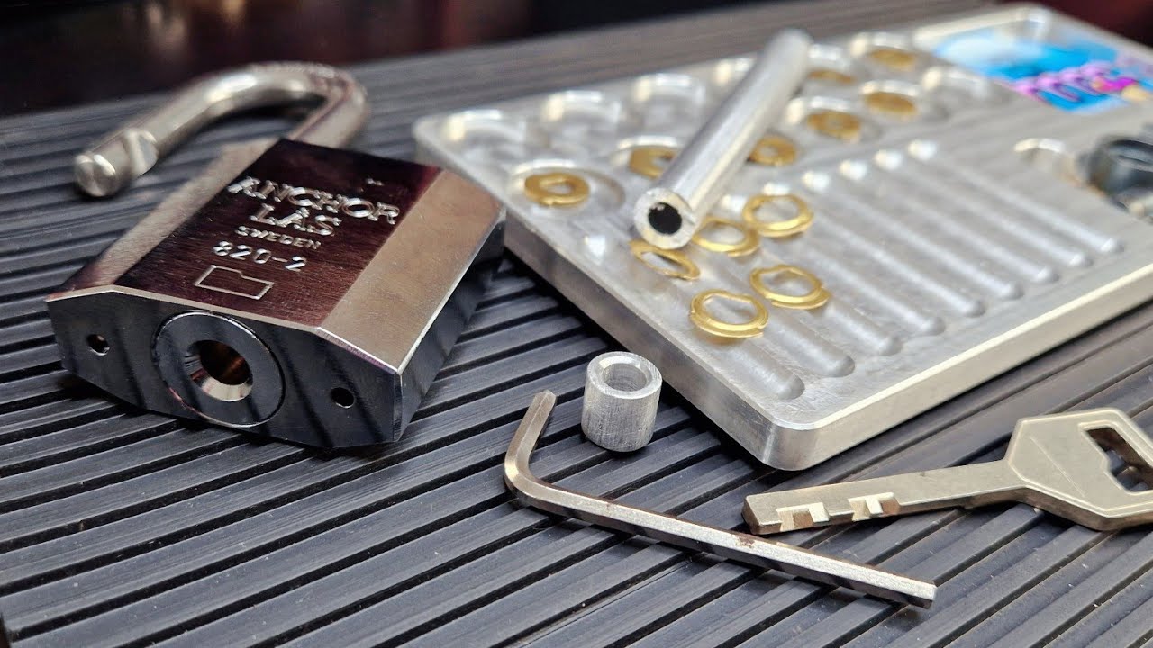 How to 'progressively pin' a disc detainer padlock - YouTube