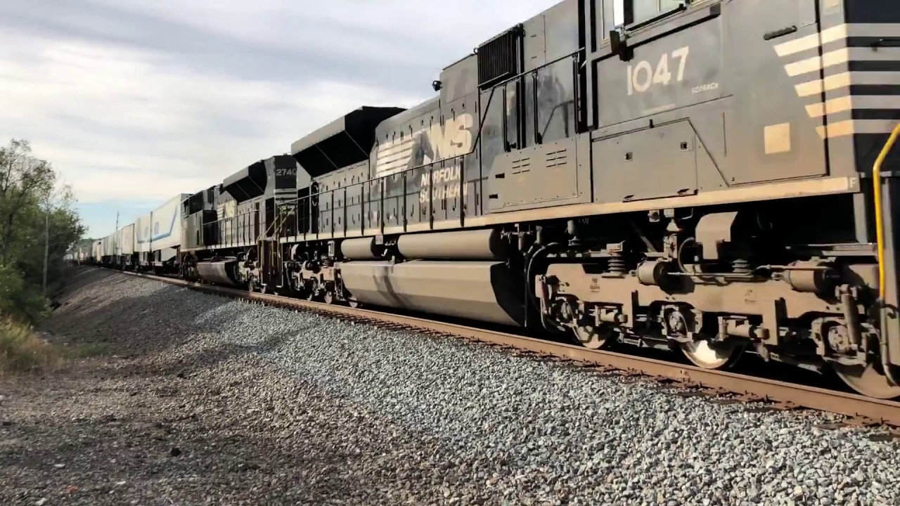 NS 1074 & 2740 Lead Eastbound 24M at Lake Street - YouTube