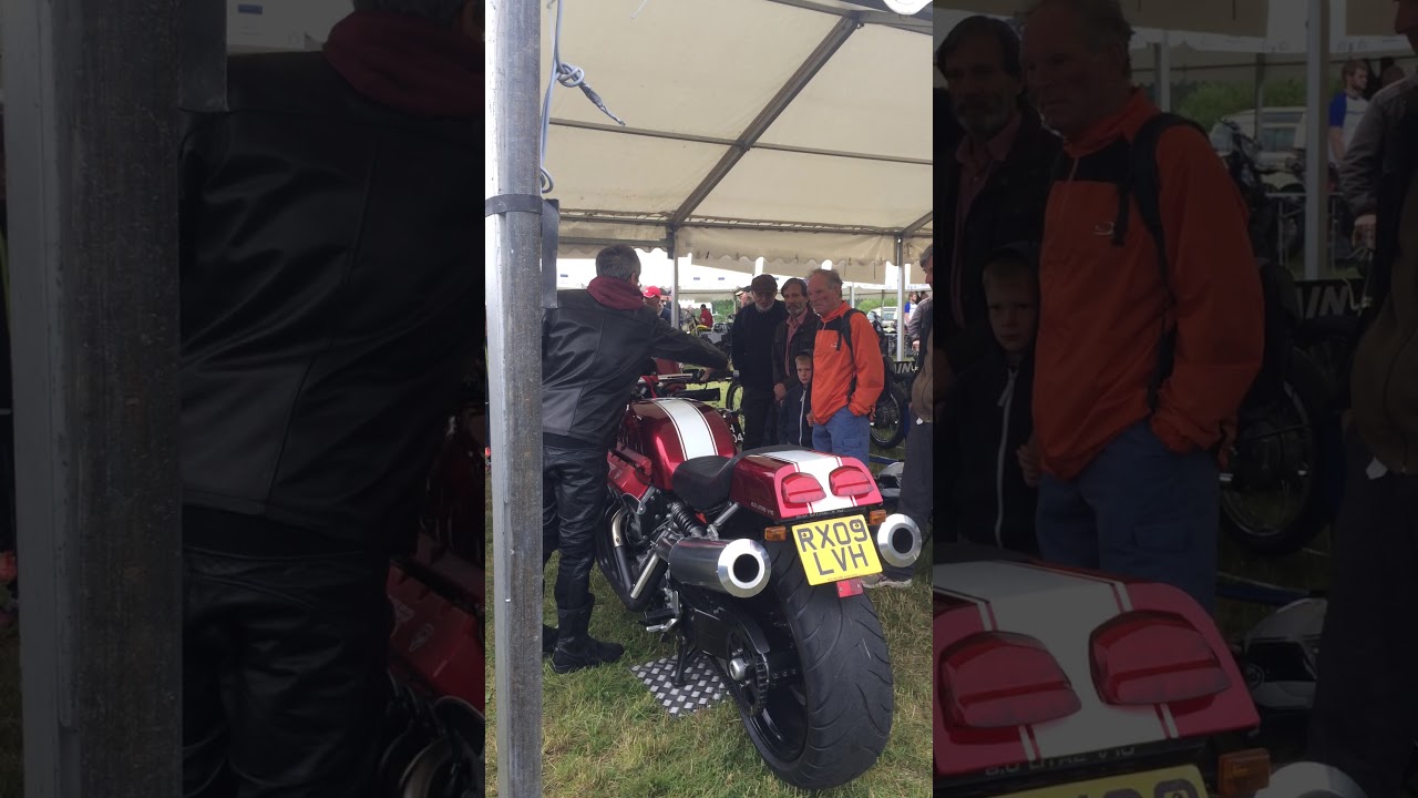 Have you ever seen a V10 motorcycle?! Doge Viper engine in a motorbike ...
