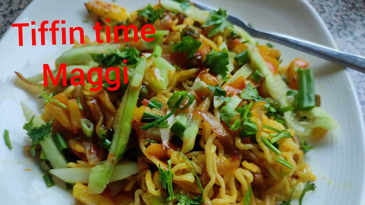 yammy maggi recipe#our village style#school tiffin time maggie - YouTube