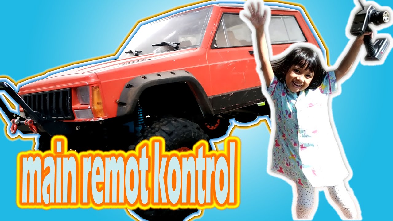 Main Radio Kontrol - Kid Plays Radio Controlled Car - YouTube