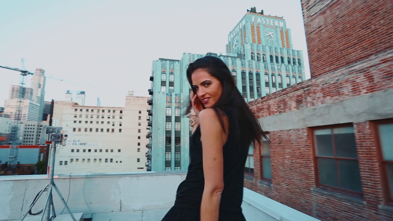 Galija - Nešto me goni (Official video) - YouTube