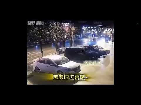 2.Laughing my guts out at this car accident! - YouTube