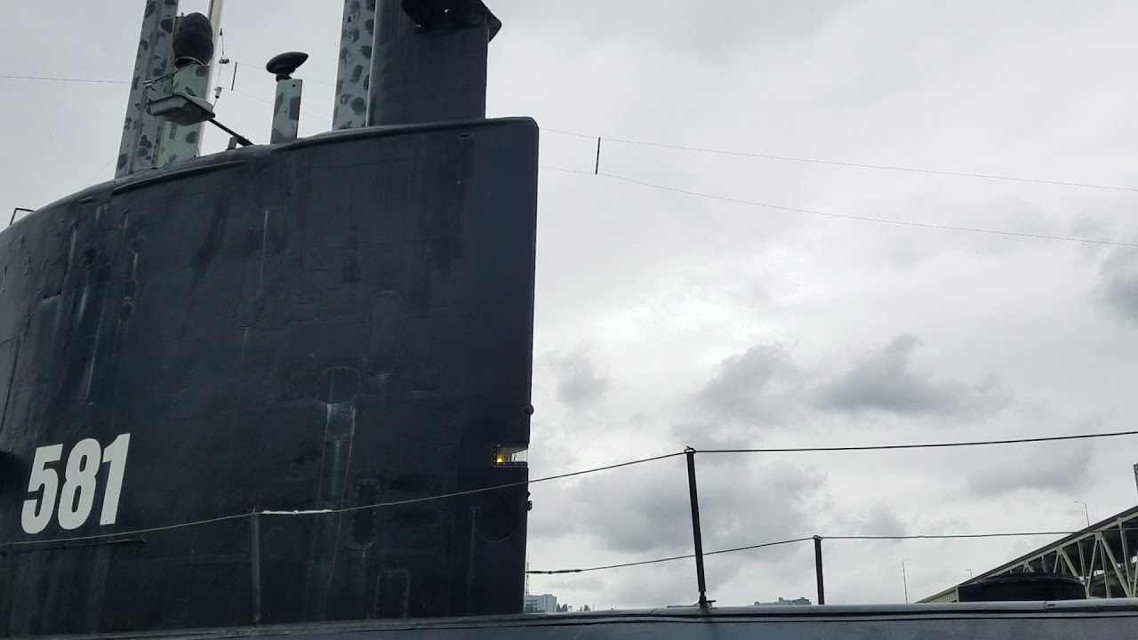 USS BLUEBACK 581 - YouTube